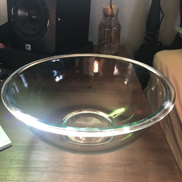 Pyrex | Kitchen | Large Glass Pyrex Mixing Bowl | Poshmark